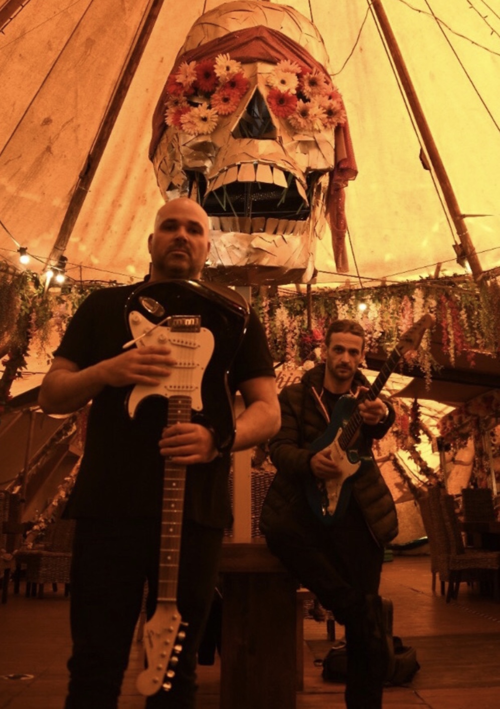 THE BANSHEES – THE SONGBIRD