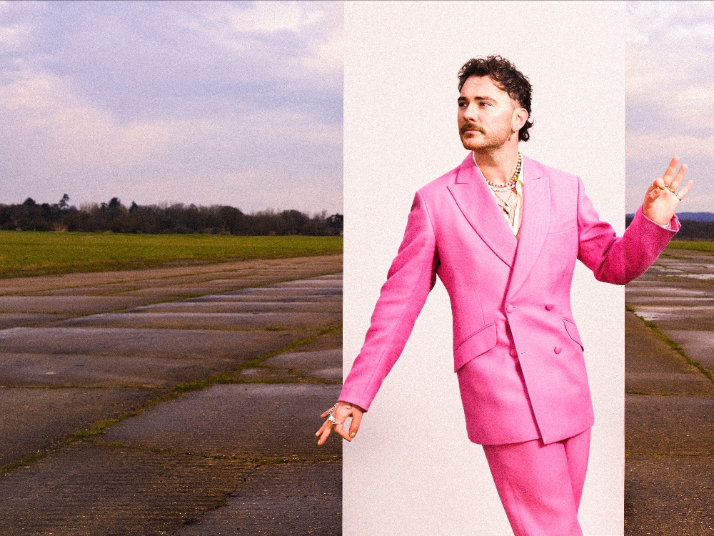 CIAN DUCROT ANNOUNCES NEW ALBUM ‘LITTLE DREAMING’ AND TOUR FOR 2025 – T H E S O N G B I R D